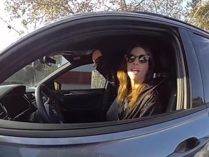 Cop caught on video accusing motorist without hand of using her phone ...