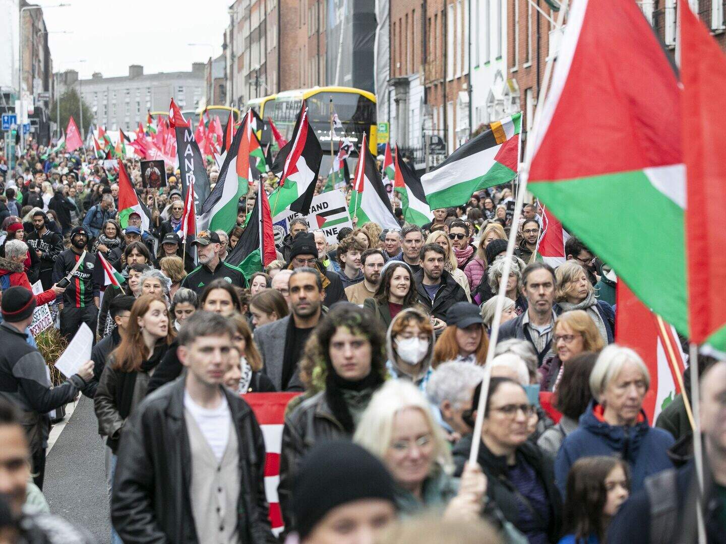 Thousands participate in Palestinian solidarity march in Dublin | Crime ...