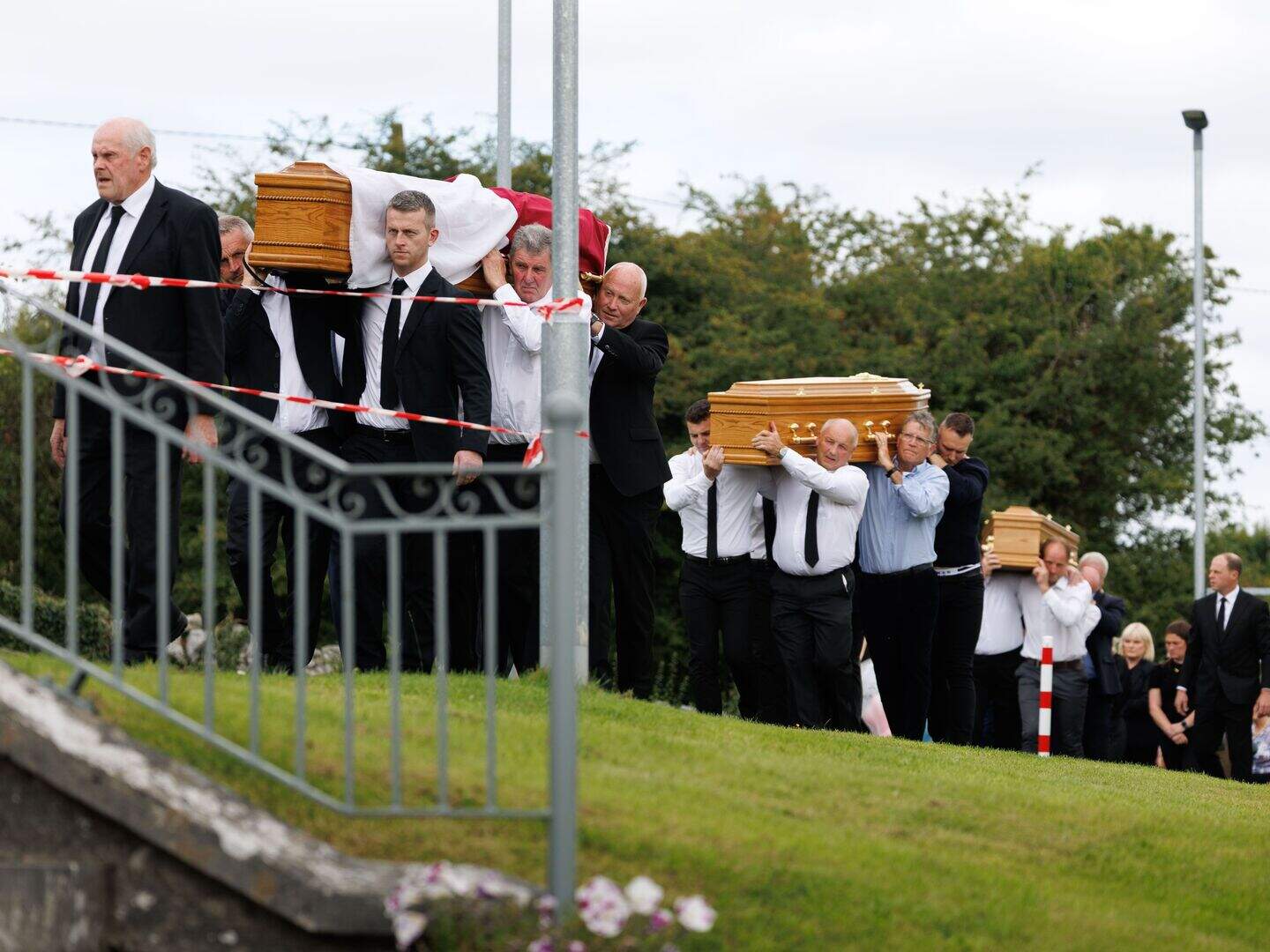 Vanessa Whyte: Hundreds line the streets ahead of funerals of mum and ...