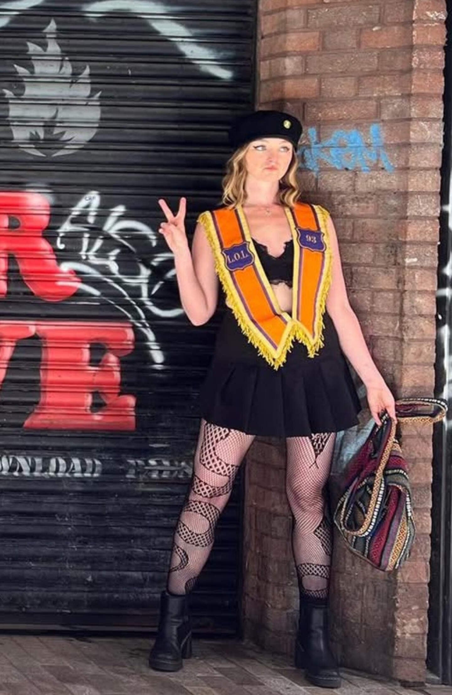 Twelfth flasher films herself abusing cop as lawyers in her magic ...