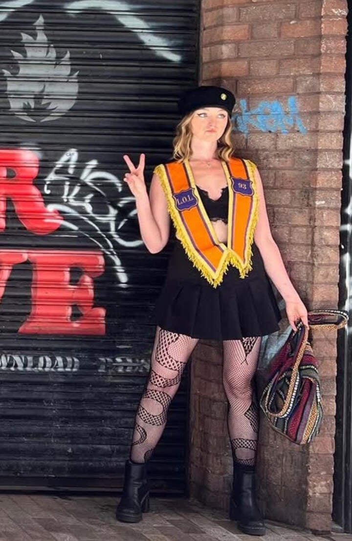 Twelfth flasher films herself abusing cop as lawyers in her magic ...