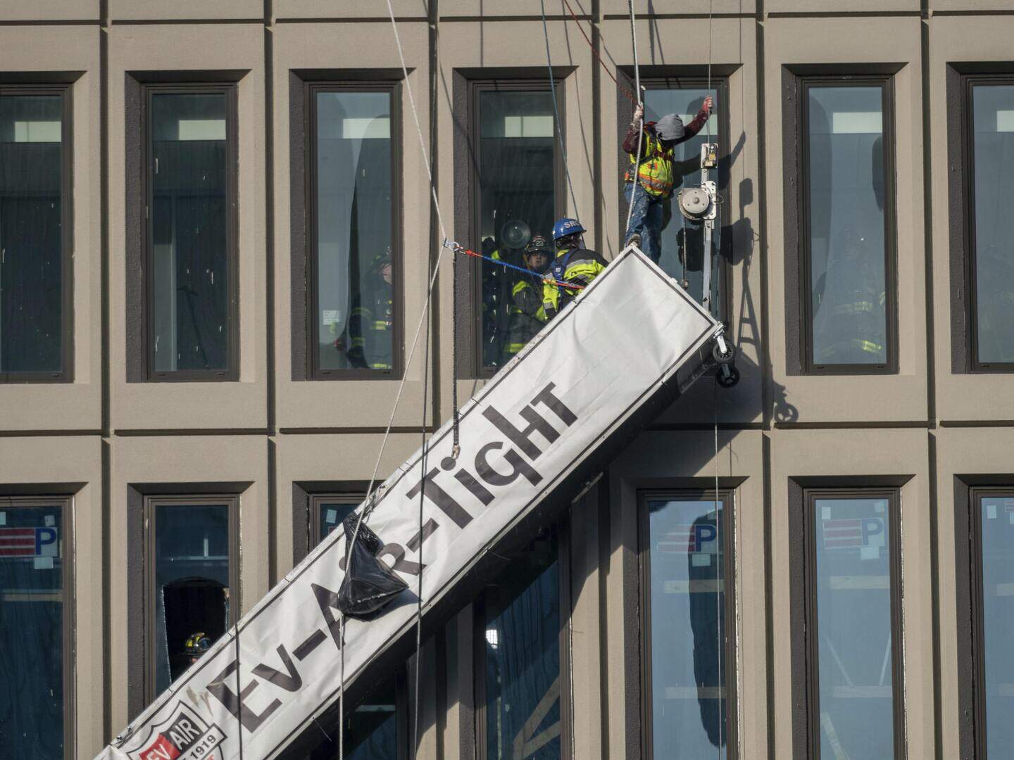 Window cleaners left dangling after explosion in high-rise building ...