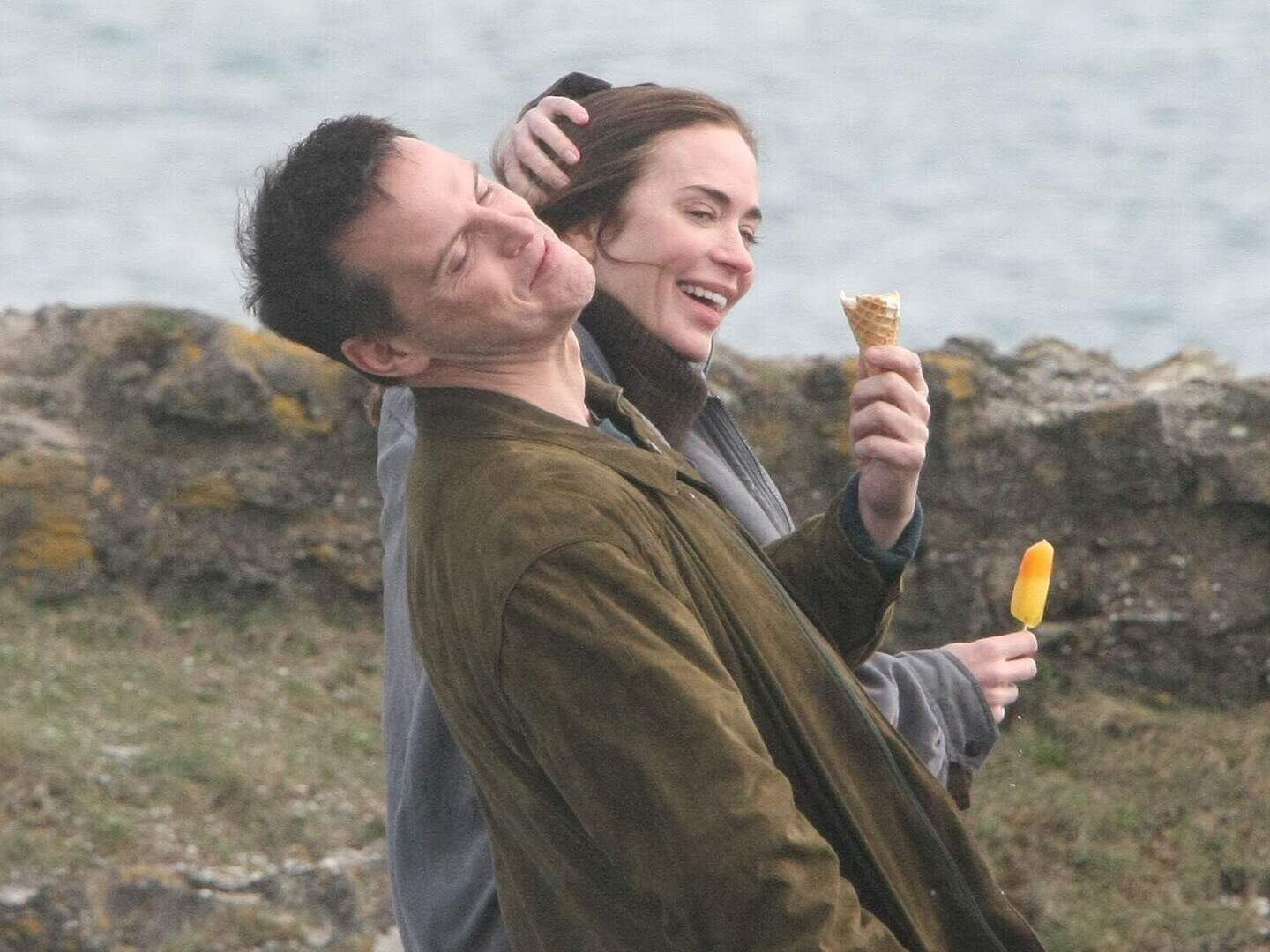 Emily Blunt enjoys ice cream with Andrew Scott as they film Netflix ...