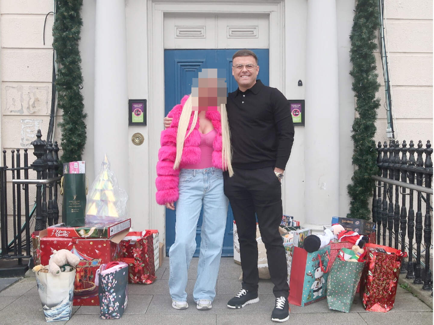 Jonathan Gill delivered bags of presents to Temple Street Hospital ...
